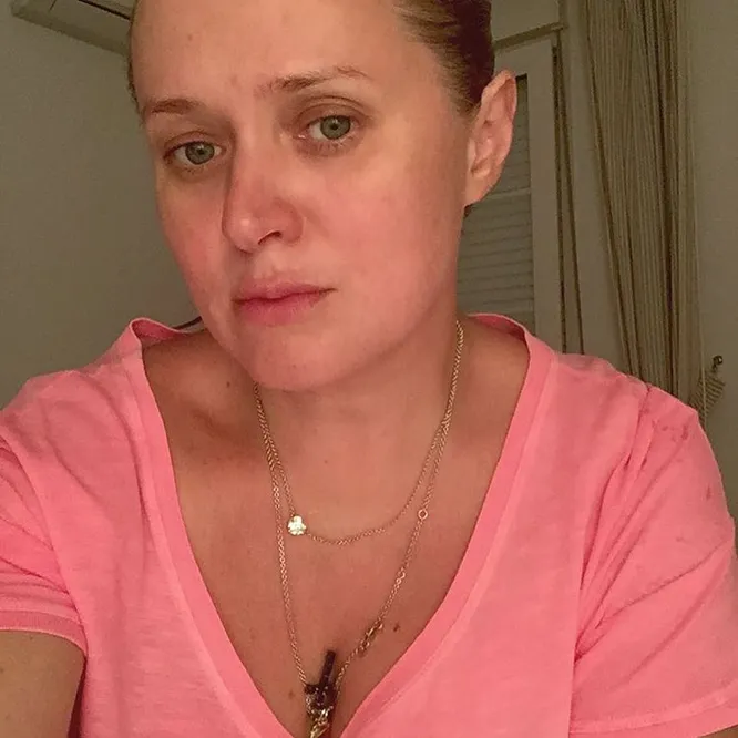 42 летняя Анна Михалкова показала утреннее селфи без макияжа