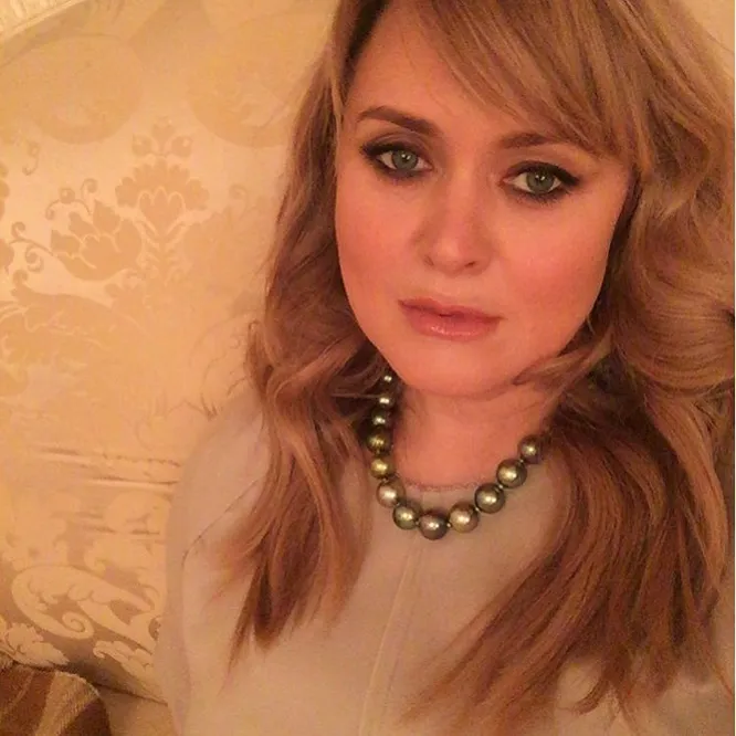 42 летняя Анна Михалкова показала утреннее селфи без макияжа